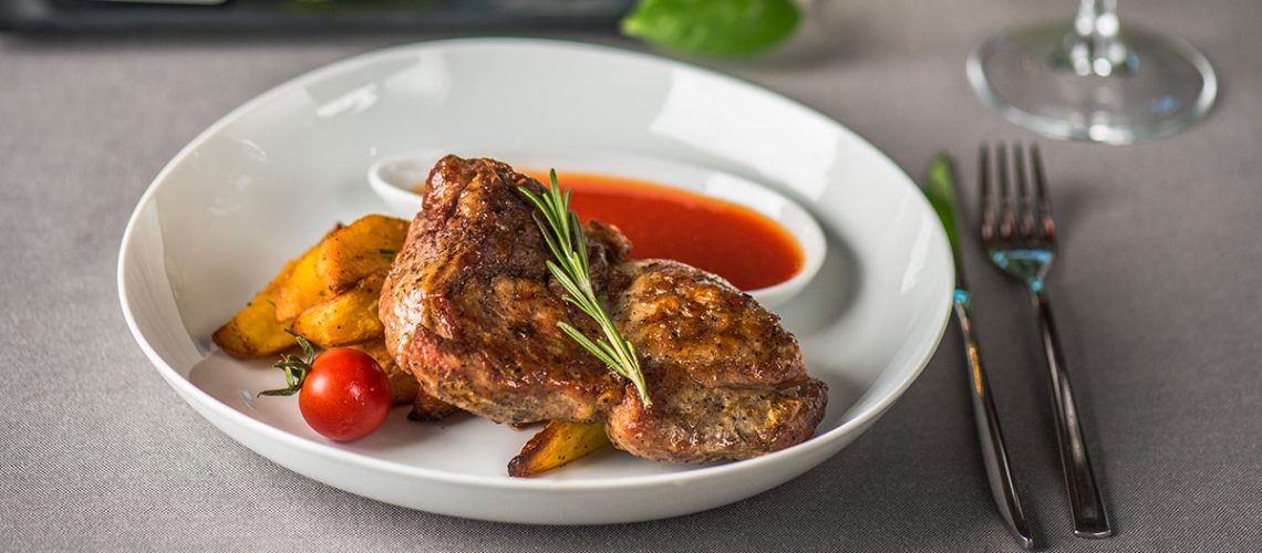 Trinity Beach Restaurants - On The Beach Holiday Apartments